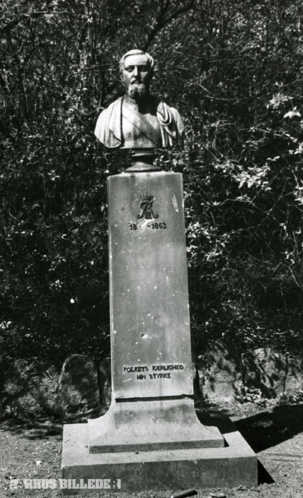 Botanisk Have og Vennelystparken – Aarhus Statues and Sculptures